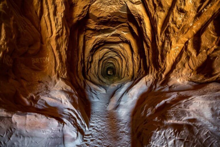 How To Hike Belly Of The Dragon Trail Near Kanab Utah